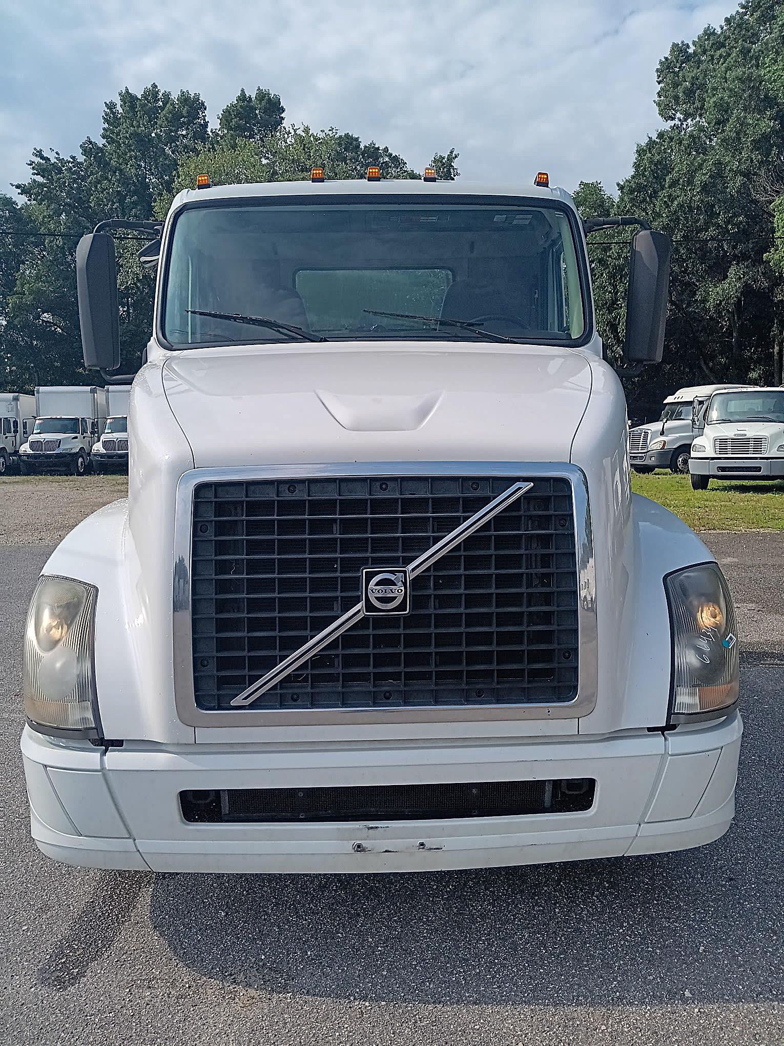 2017 Volvo VNL64T For Sale | Day Cab | #664349