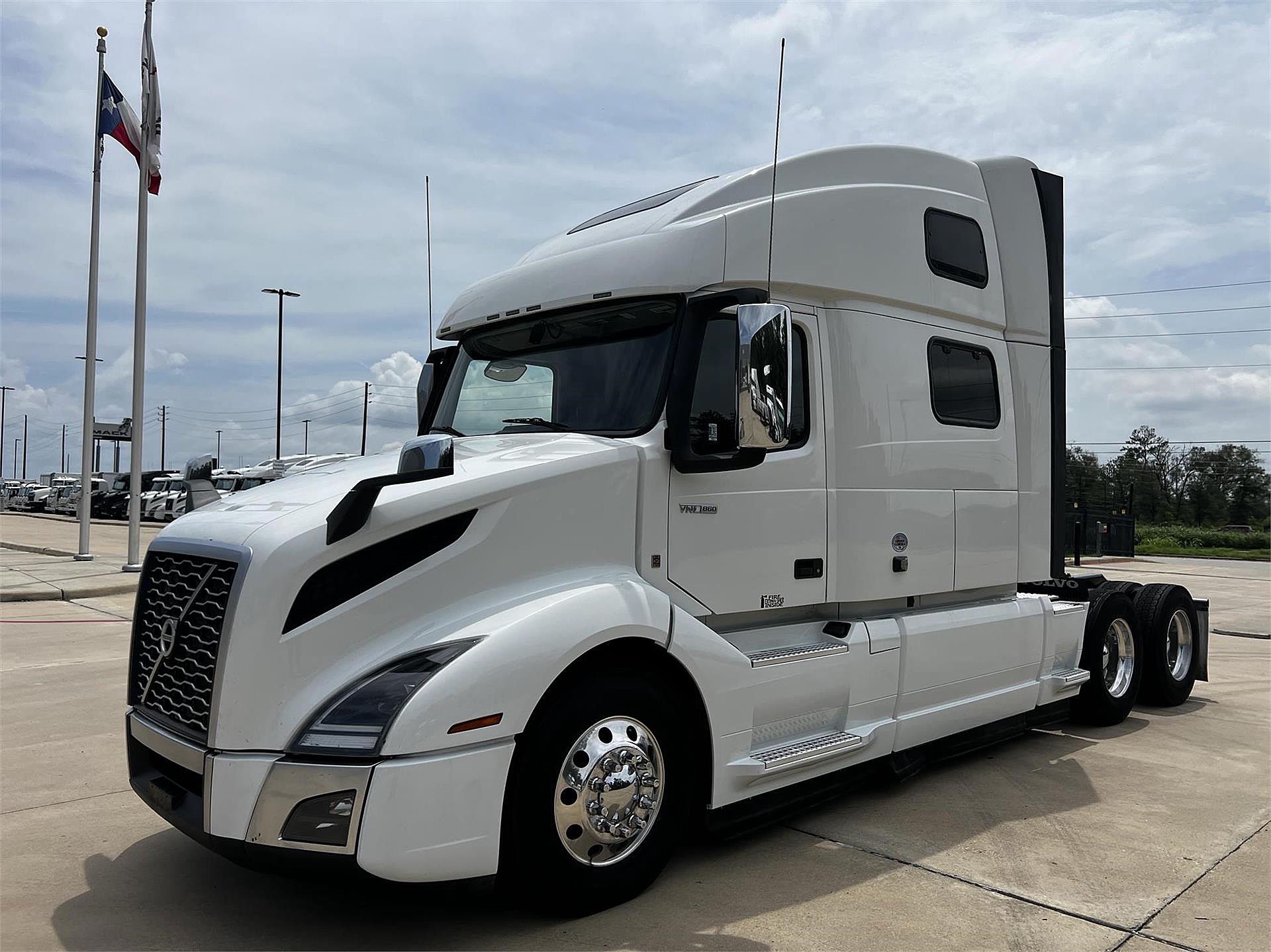 2022 Volvo VNL 860 For Sale | 77" Sleeper | #1019304