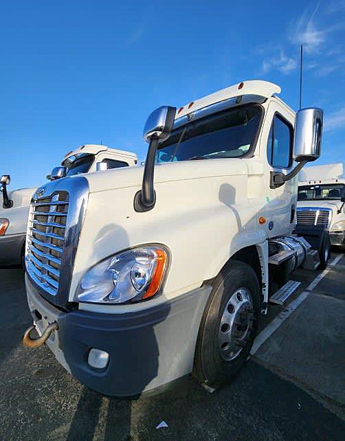 2017 Freightliner CASCADIA 125 For Sale | Day Cab | #674388