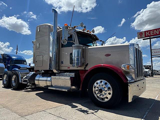 2017 Peterbilt 389 For Sale | 58" Sleeper | #0581623