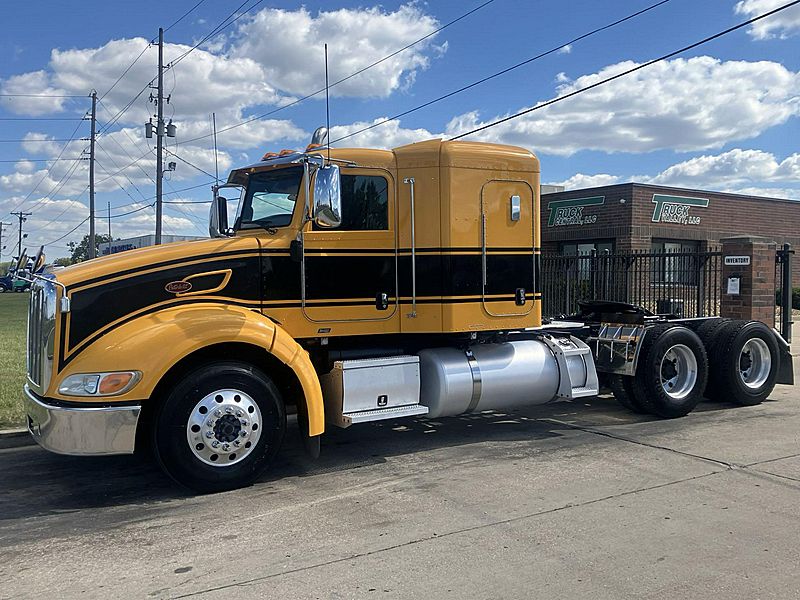 2015 Peterbilt 386 For Sale | Flat Top Sleeper | #FD300783