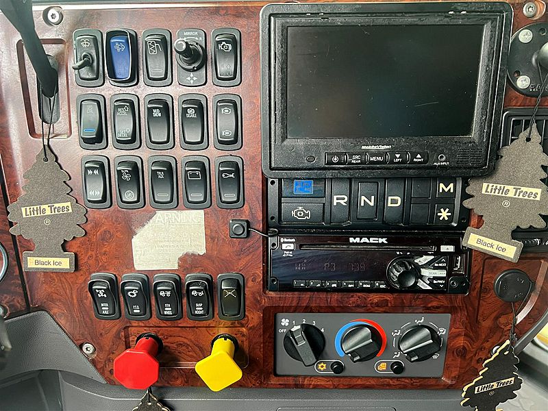 2016 Mack Pinnacle CXU613 For Sale | 72" Sleeper | # 5681