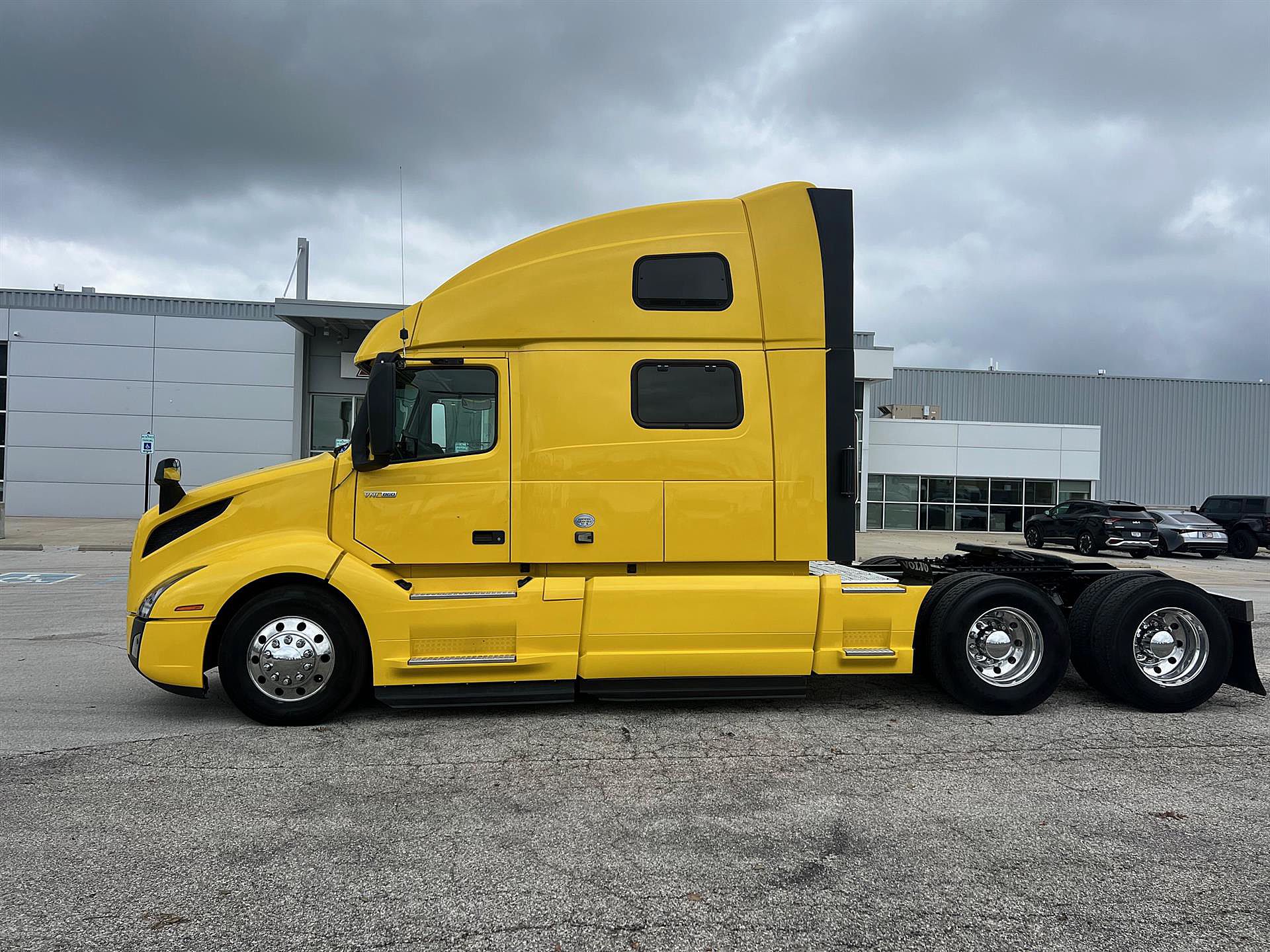 2020 Volvo VNL 860 For Sale | 77" Sleeper | #PT980
