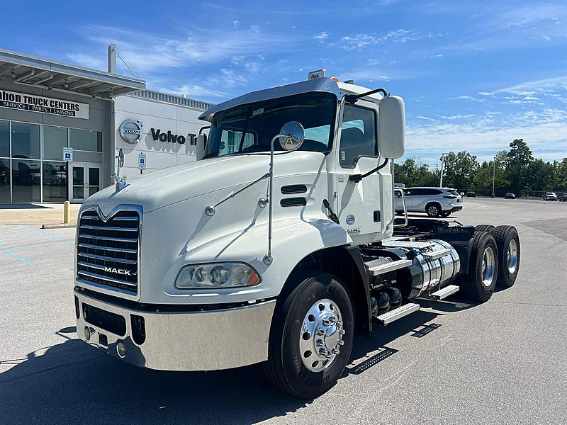 2017 Mack Pinnacle CXU613 For Sale | Daycab Sleeper | # 677403