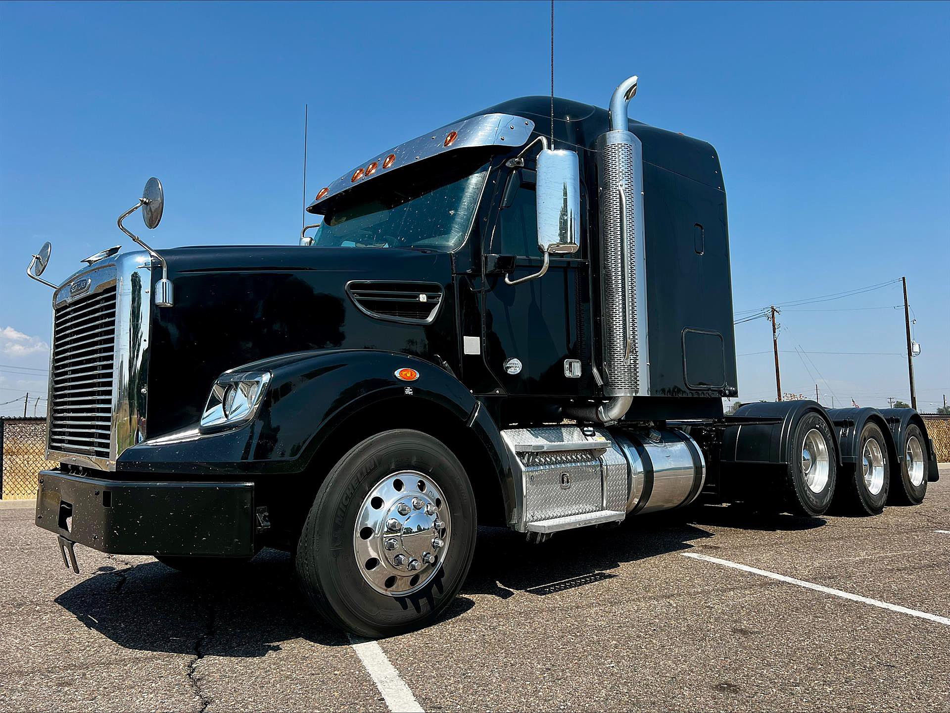 2018 Freightliner Coronado SD 122 For Sale | 60" Sleeper | #8822