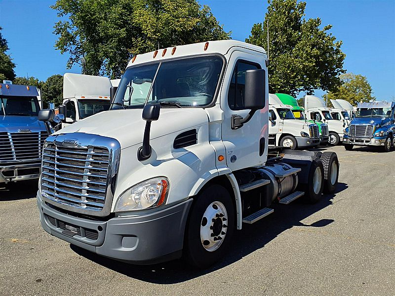 Unleash Your Inner Trucker Score The Perfect 2017 Freightliner Cascadia For Sale Now