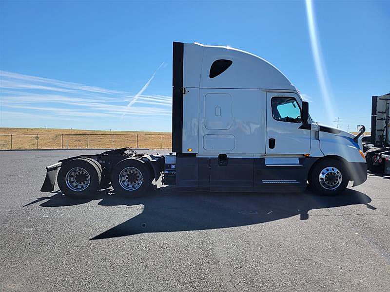 2020 Freightliner Cascadia 126 For Sale | 72" Sleeper | #266750