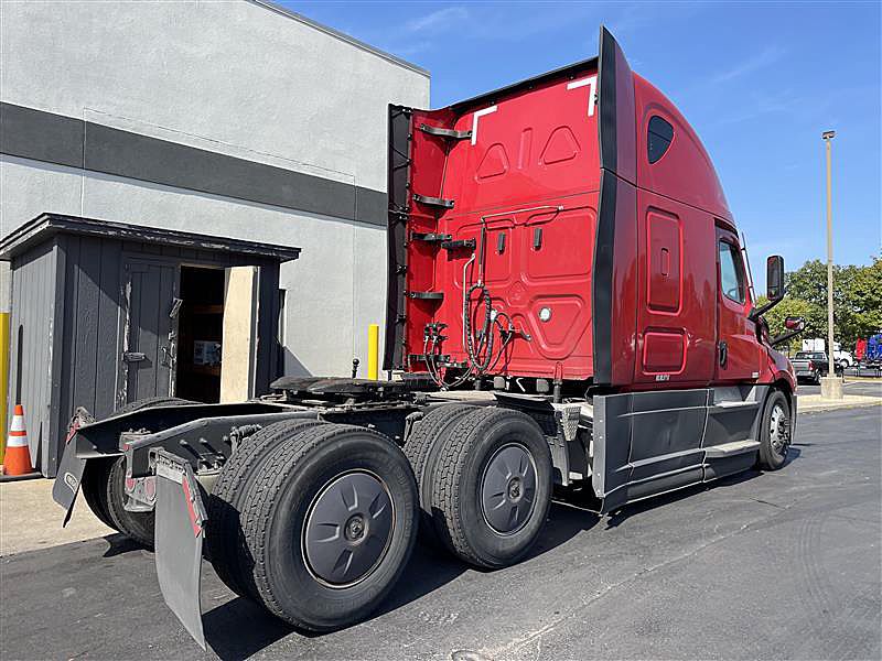 2021 Freightliner Cascadia 126 For Sale | 72" Sleeper | #266804
