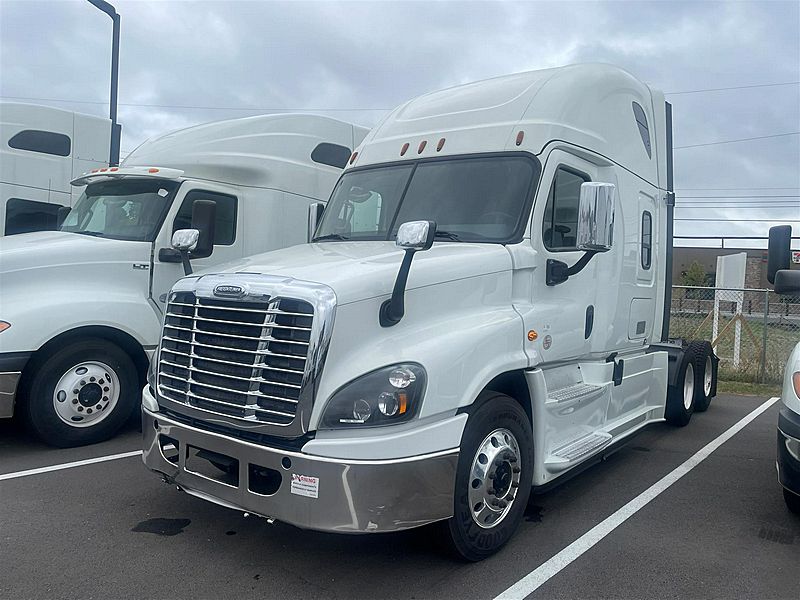 2018 Freightliner CASCADIA 125 For Sale | 72" Sleeper | #750645