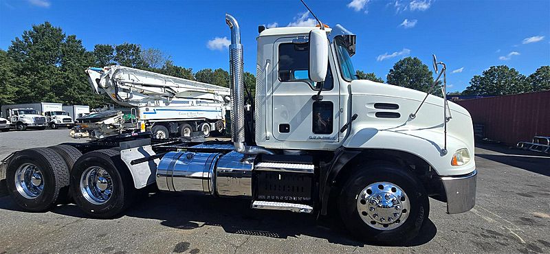 2017 Mack Pinnacle CXU613 For Sale | Day Cab | # 676574