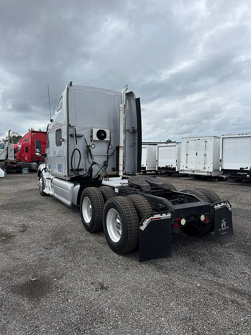 2014 Peterbilt 587 For Sale | 70" Sleeper | #CJJ240230