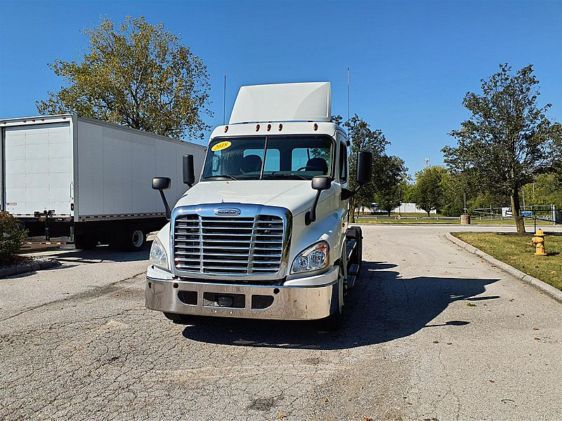 1998 Freightliner FL-70 For Sale | Day Cab | #744640
