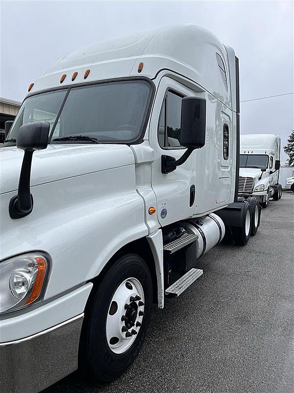 2020 Freightliner CASCADIA 125 For Sale | 72" Sleeper | #880777