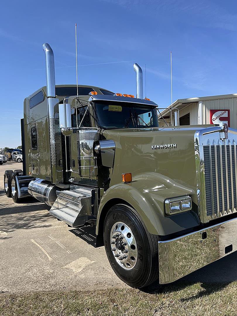 2025 Kenworth W900L For Sale | 86" Sleeper | #0570546