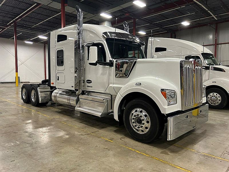 2025 Kenworth W990 For Sale | 76" Sleeper | #0577324