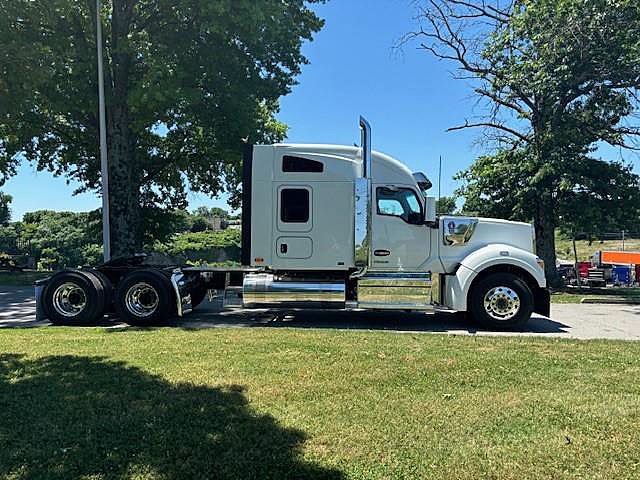 2025 Kenworth W990 For Sale | 76" Sleeper | #0577434