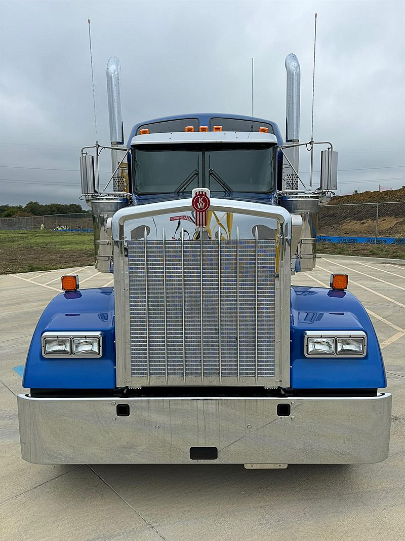 2025 Kenworth W900L For Sale | 86" Sleeper | #0583555