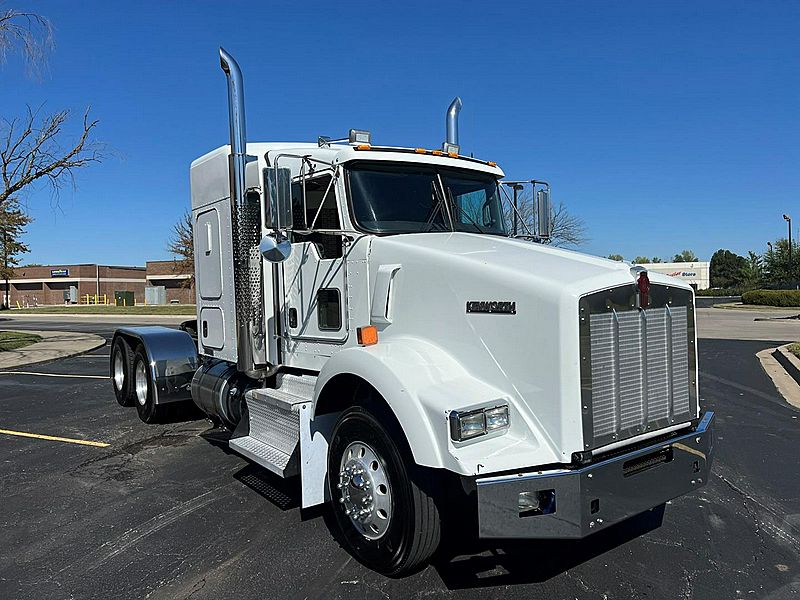 2015 Kenworth T800 For Sale | 62" Sleeper | #0584025