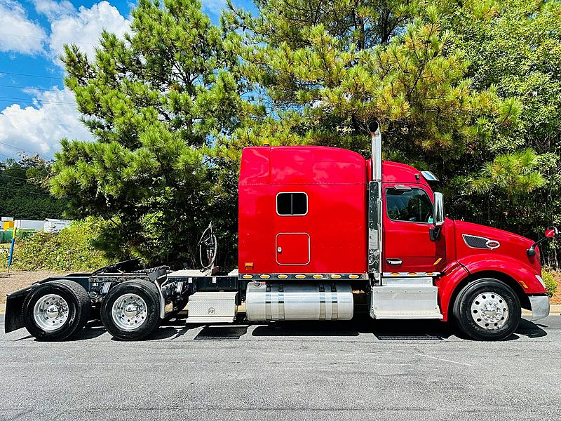 2016 Peterbilt 579 For Sale | 80" Sleeper | #0584855