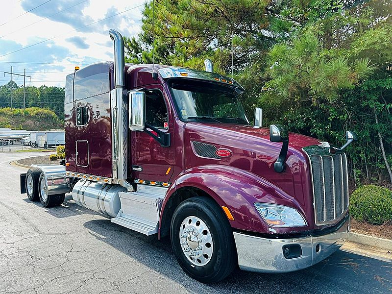 2016 Peterbilt 579 For Sale | 80" Sleeper | #0584856