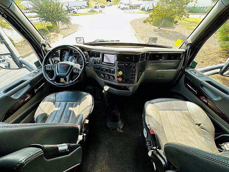 2016 Peterbilt 579 For Sale | 80" Sleeper | #0584856