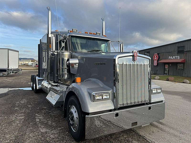 2025 Kenworth W900L For Sale | 72" Sleeper | #SR166167