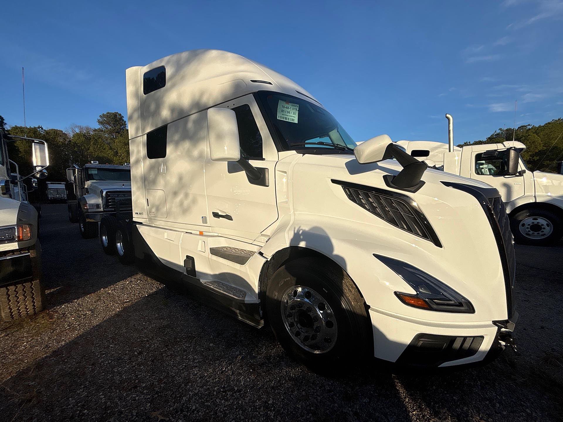 2025 Volvo VNL 860 For Sale | Day Cab | #11VN695474