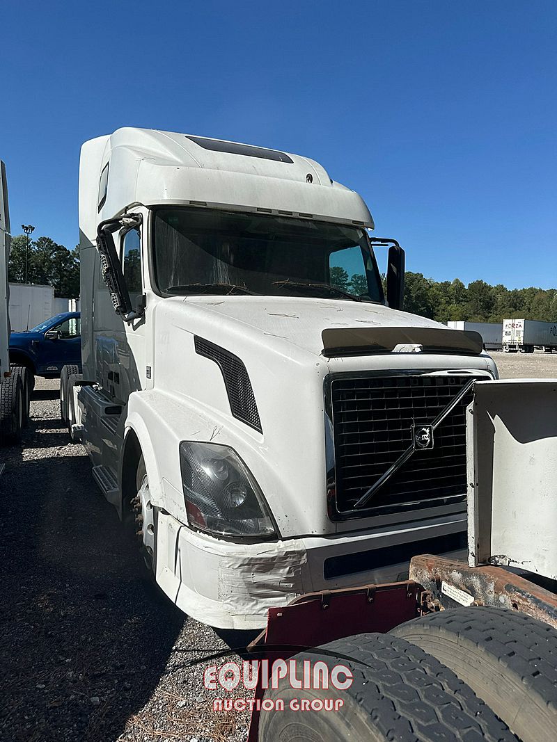 2011 Volvo VNL 670 For Sale | Sleeper Truck | #CEH295257
