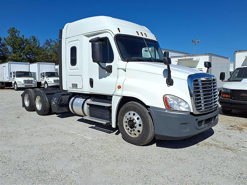 2018 Freightliner CASCADIA 125 For Sale | 48" Sleeper | #755526