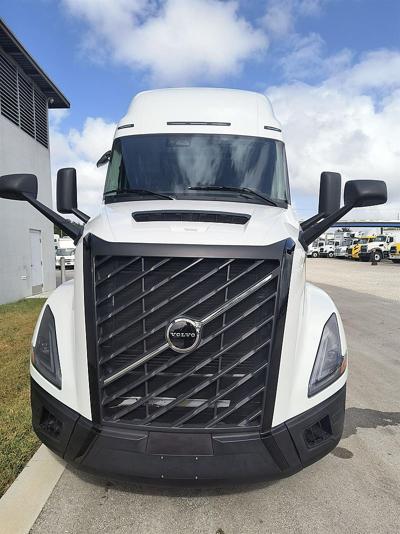 2025 Volvo VNL 860 For Sale | Day Cab | #10VN695472