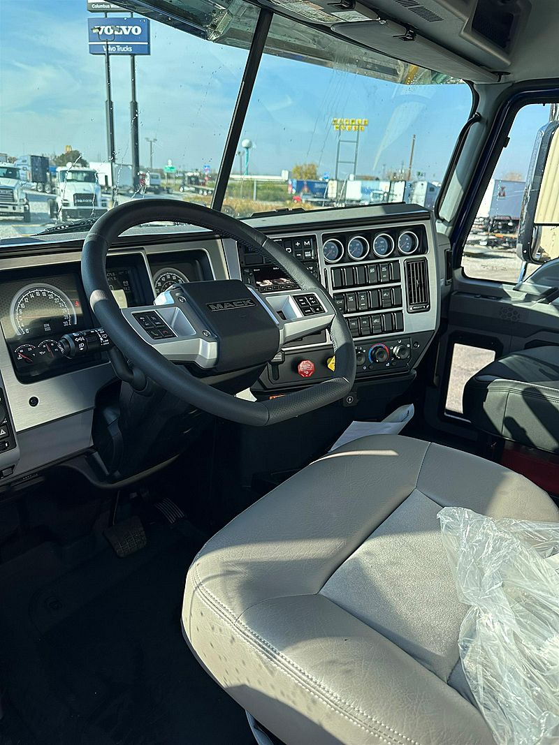 2025 Mack Pinnacle PI64T M778 For Sale | Daycab Sleeper | #M017108