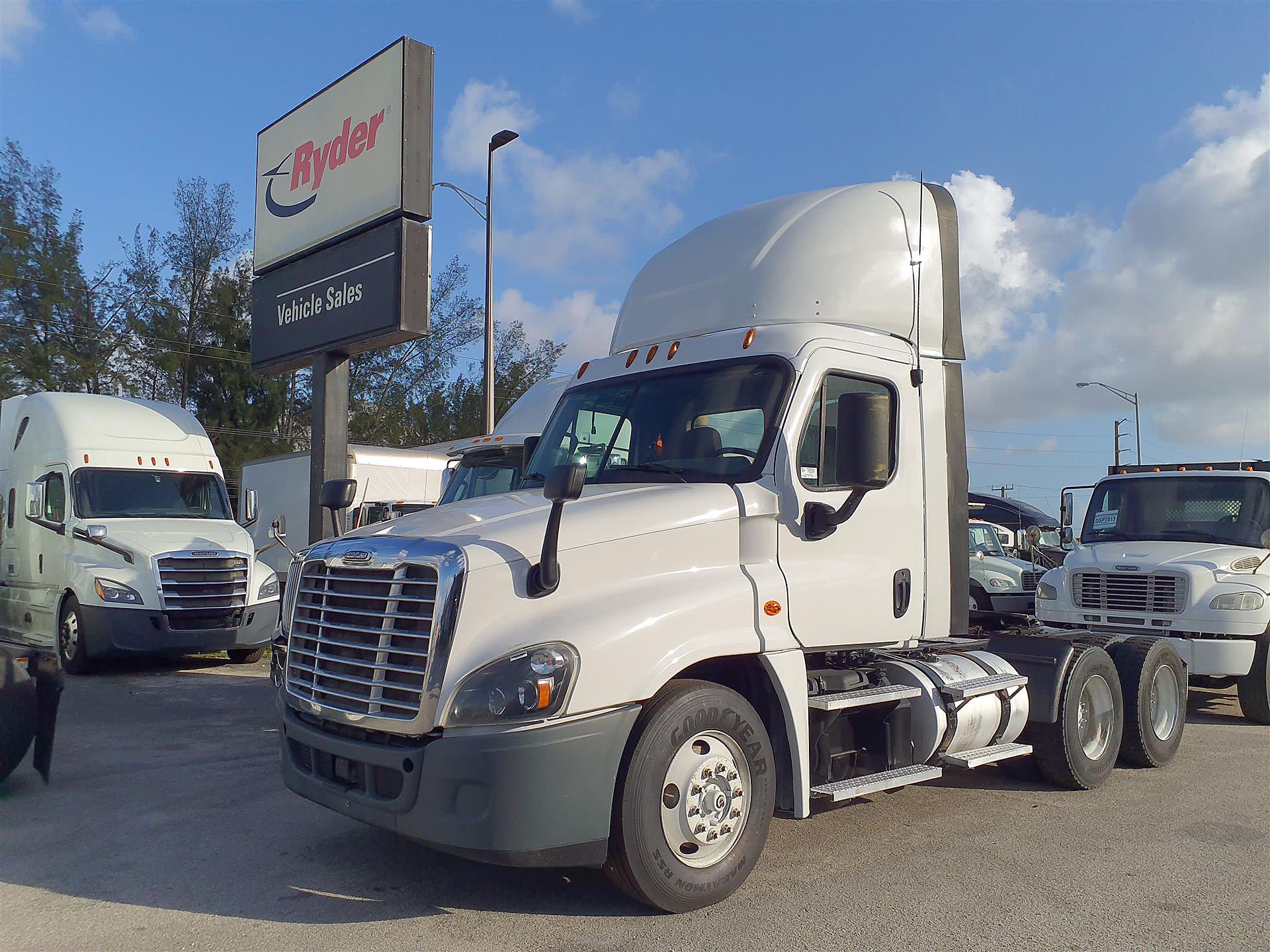 2018 Freightliner CASCADIA 125 For Sale | Day Cab | #785915