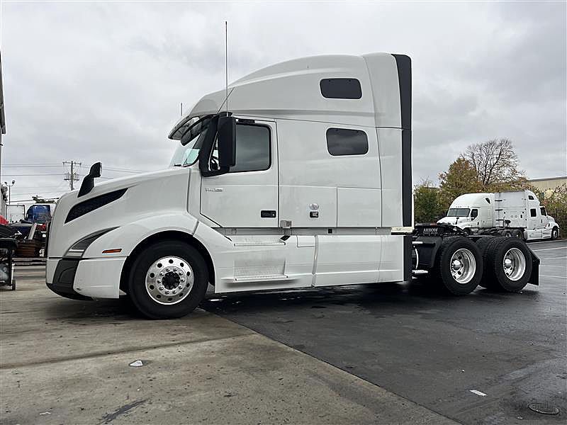 2021 Volvo VNL 760 For Sale | 70" Sleeper | #267572