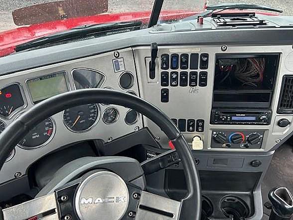 2011 Mack Pinnacle CXU613 For Sale | Day Cab | # 8833