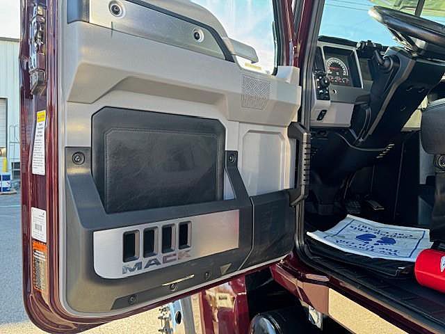 2024 Mack Pinnacle PI64T M778 For Sale | Daycab Sleeper | # 13MU014031
