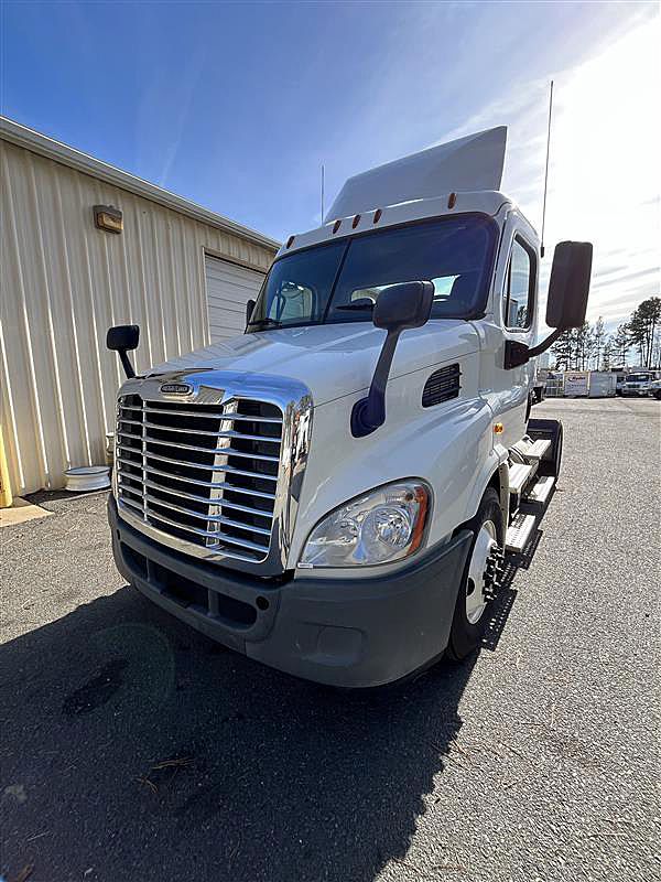 2015 Freightliner Cascadia Semi Trucks For Sale | 1000+ Available