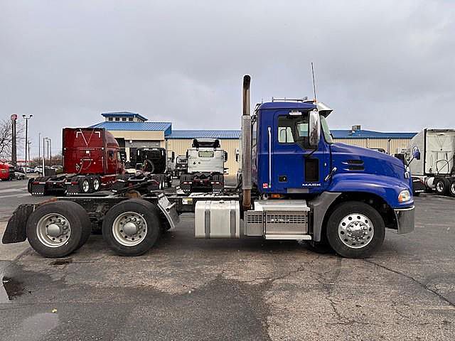 2019 Mack Pinnacle CXU613 For Sale | Daycab Sleeper | #5880