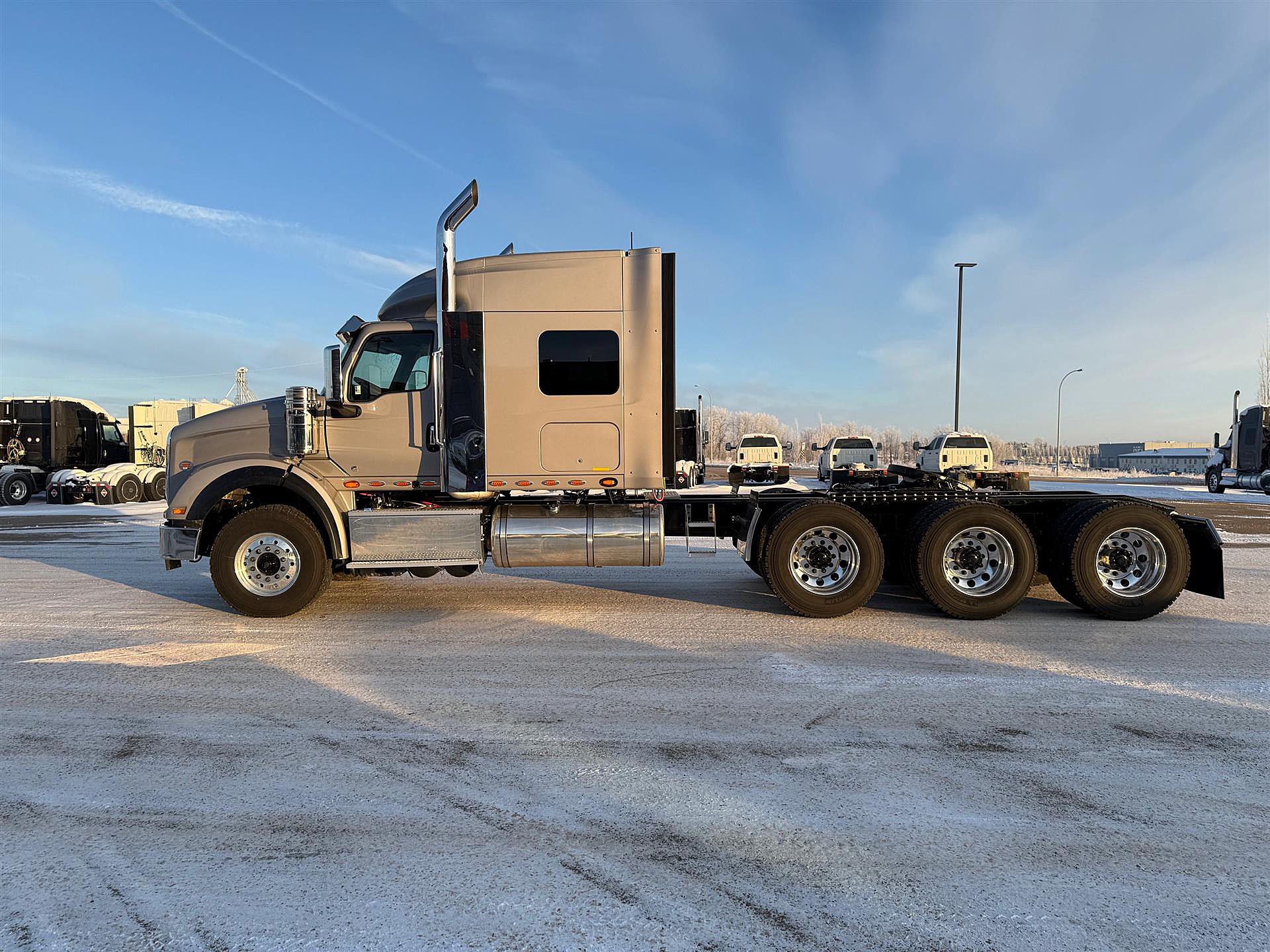 2025 International HX620 For Sale | 73" Sleeper | #380236