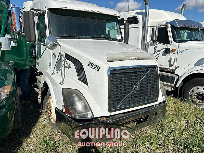 2010 VOLVO TRUCK VNL For Sale | Sleeper Truck | #CEH282500