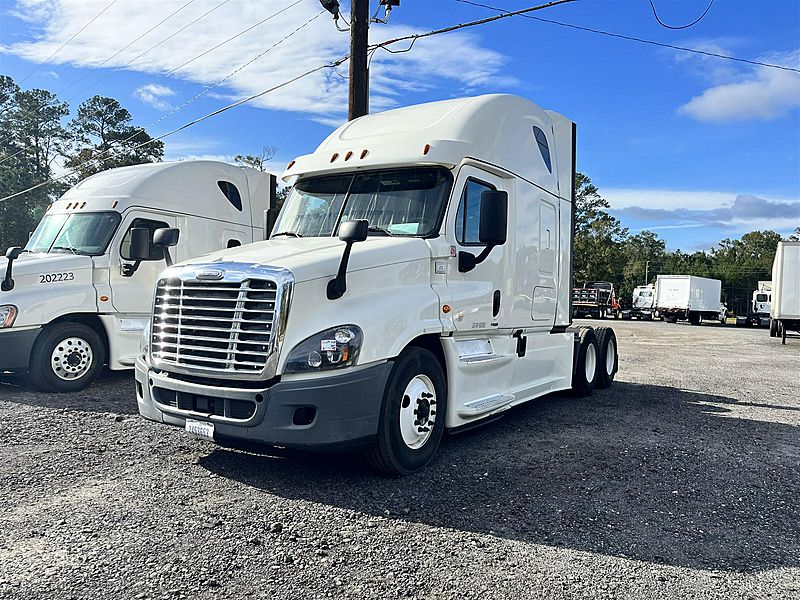 2018 Freightliner Cascadia For Sale | 125" Sleeper | #AJMJH2484
