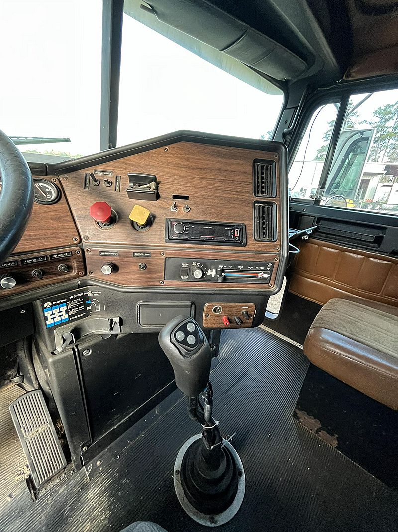 1997 Freightliner Med. Conv. Single Axle For Sale | Flat Top Sleeper ...