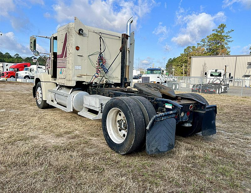 1997 Freightliner Med. Conv. Single Axle For Sale | Flat Top Sleeper ...