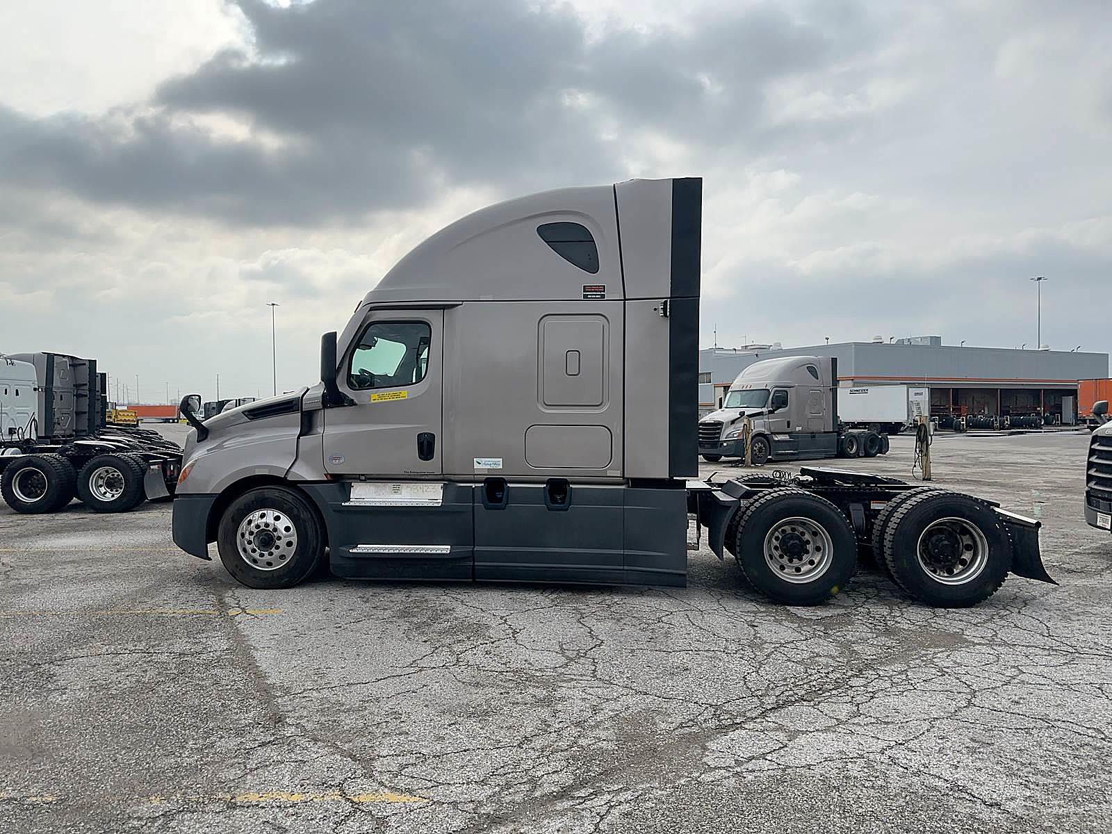 2023 Freightliner Cascadia For Sale | 72" Sleeper | #58423