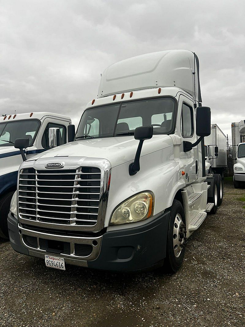 2018 Freightliner CASCADIA 125 For Sale | Day Cab | #760225