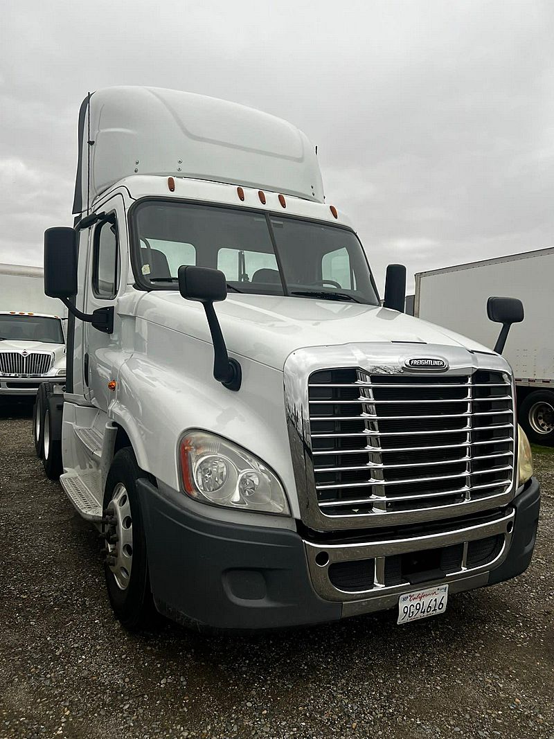 2018 Freightliner CASCADIA 125 For Sale | Day Cab | #760225