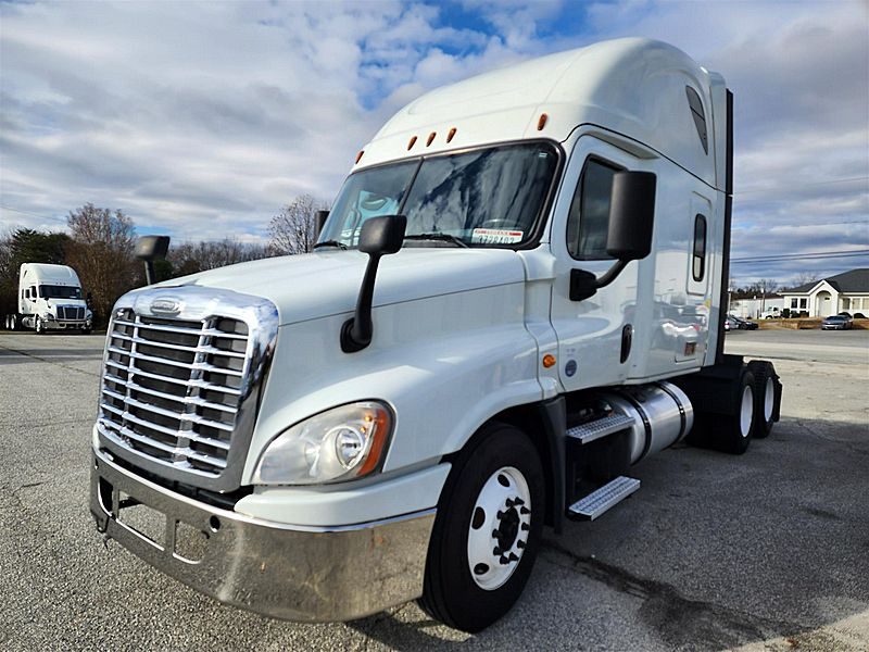 2020 Freightliner Cascadia Sleeper Trucks For Sale | 1000+ Available