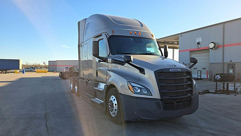 2023 Freightliner Cascadia For Sale | 72" Sleeper | #58424
