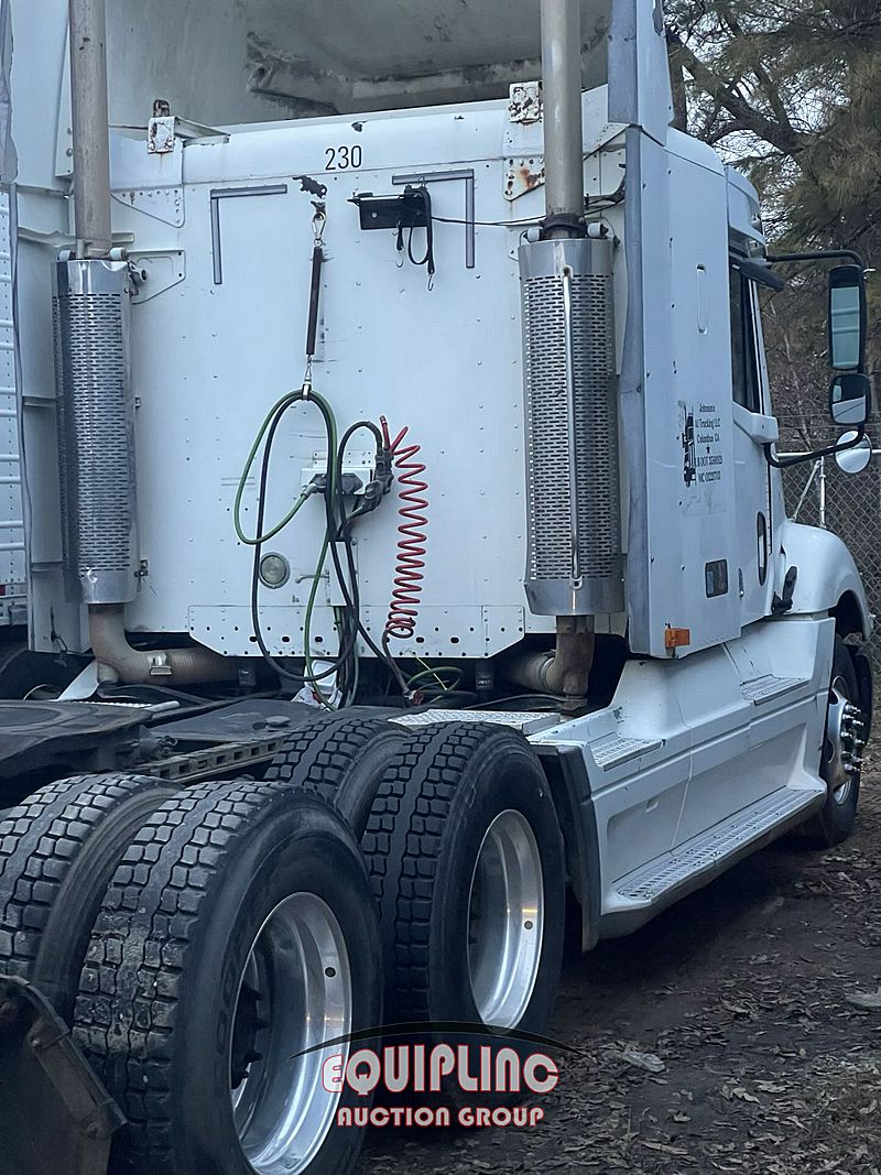 2005 Freightliner Columbia CL120 For Sale | Sleeper Truck | #CEHU97526