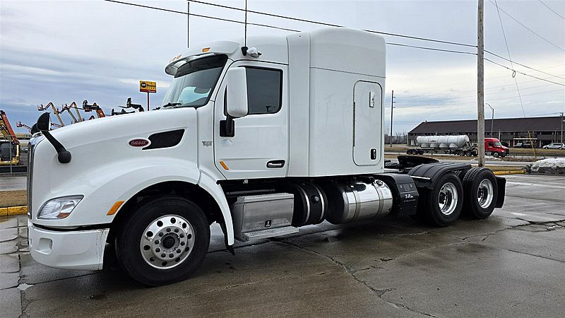2016 Peterbilt 579 For Sale | 72" Sleeper | #3*478