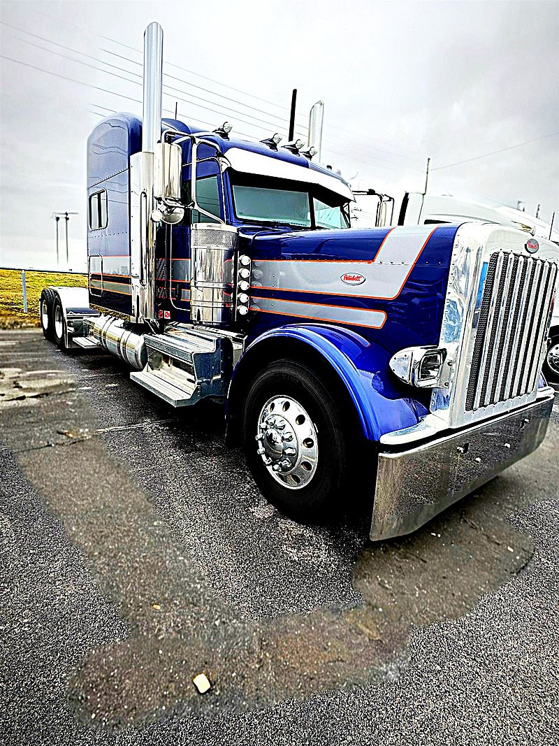 2019 Peterbilt 389 For Sale | 70" Sleeper | #0596361